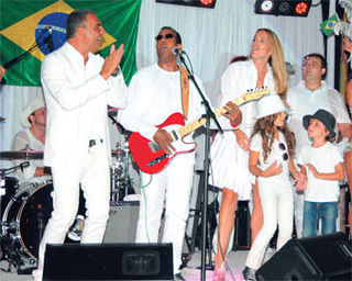 SHARON STONE CURTE FESTA DE 33 ANOS DE IRA BARBIERI