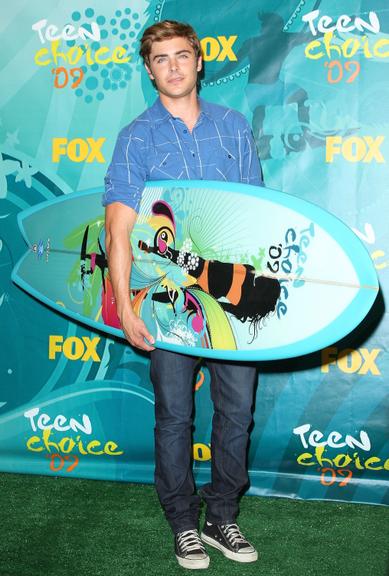 Zac Efron: galã completa 24 anos