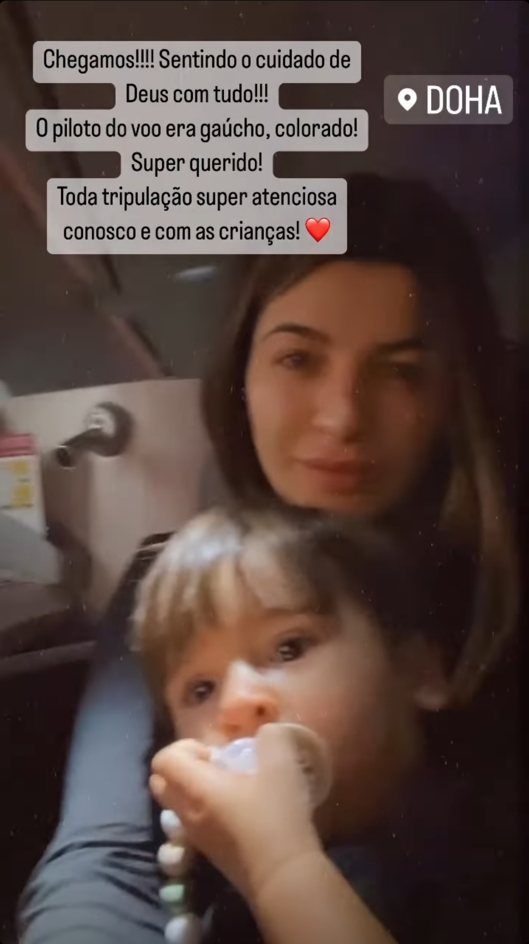 Esposa do goleiro Alisson Becker embarca com os filhos para o Catar ...