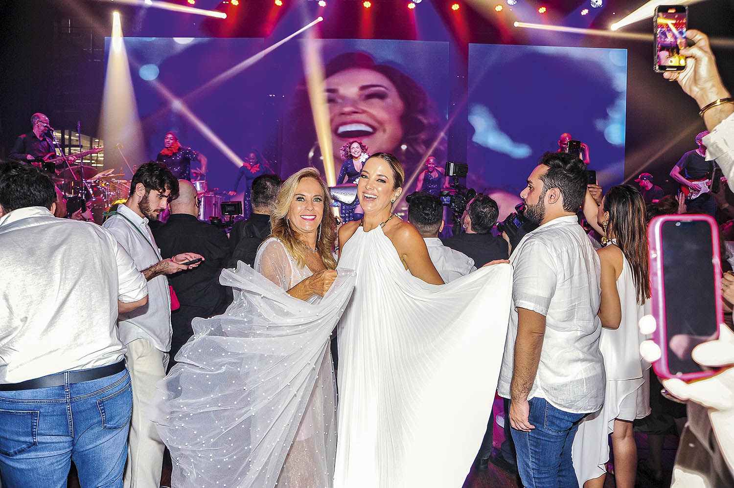 CARAS celebra 30 anos de história no Brasil - CARAS Brasil