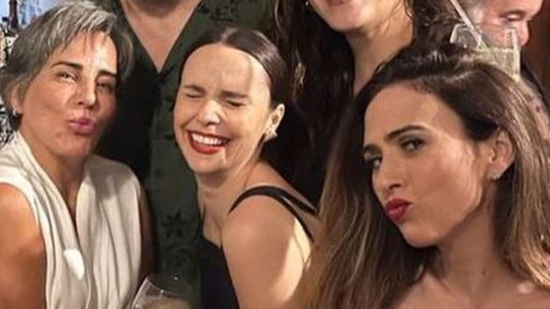 Tata Werneck encanta ao posar com famosos e compartilha foto de ...