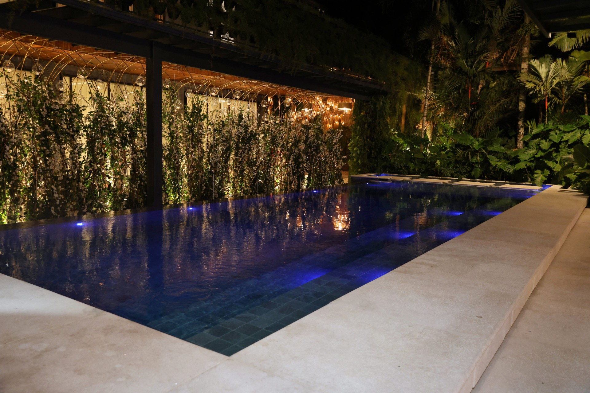 Confira detalhes de decoração luxuosa do casamento de Monique Evans e ...
