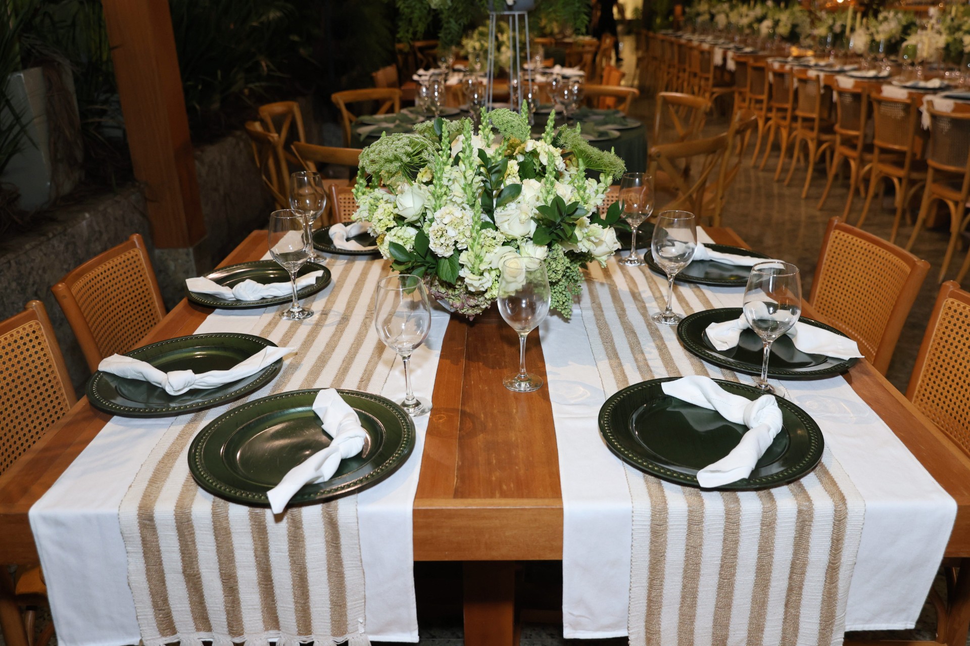 Confira detalhes de decoração luxuosa do casamento de Monique Evans e ...