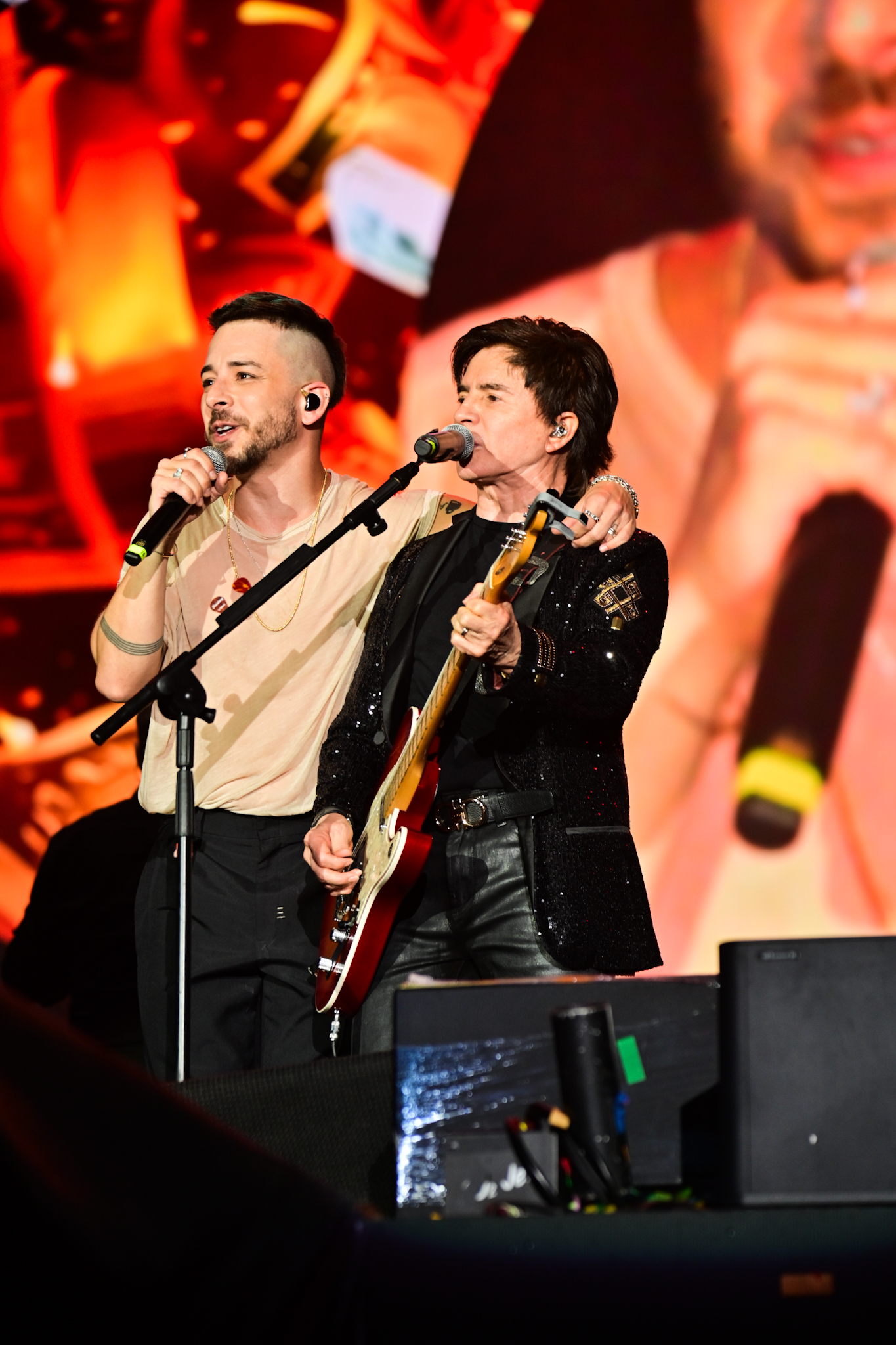 Junior aposta em camiseta com transparência no Rock in Rio. Saiba o ...