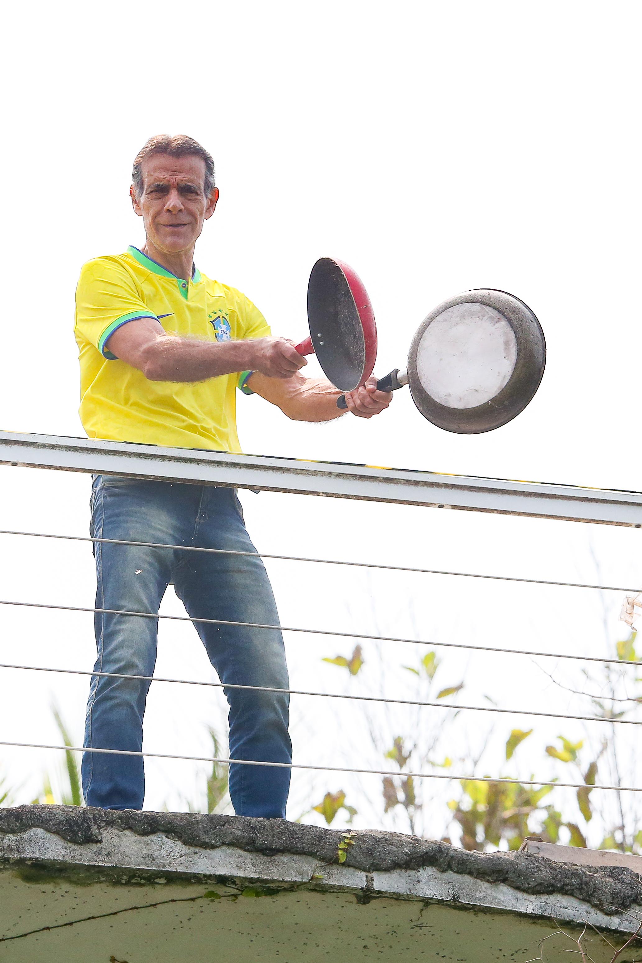 Mário Gomes: Polícia vai até a mansão para retirar o ator - CARAS Brasil