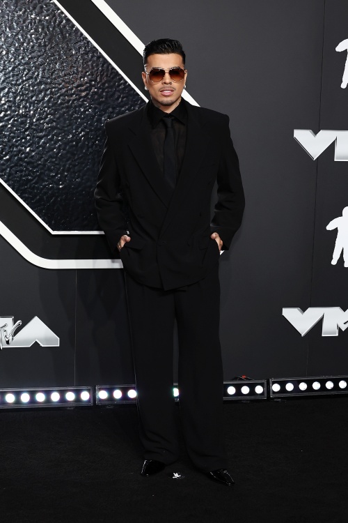 Famosos surgem com looks deslumbrantes no VMA 2024 - CARAS Brasil