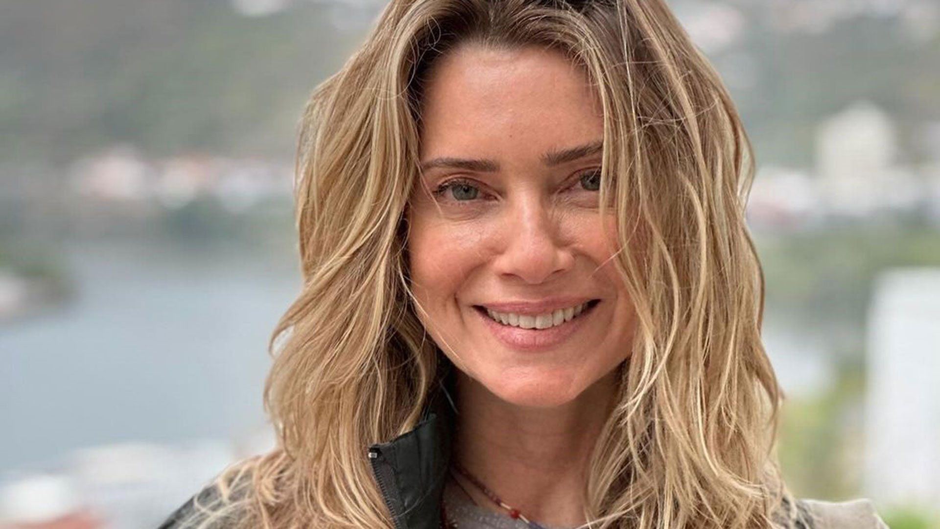 Letícia Spiller posa em meio à natureza e propõe reflexão - CARAS Brasil
