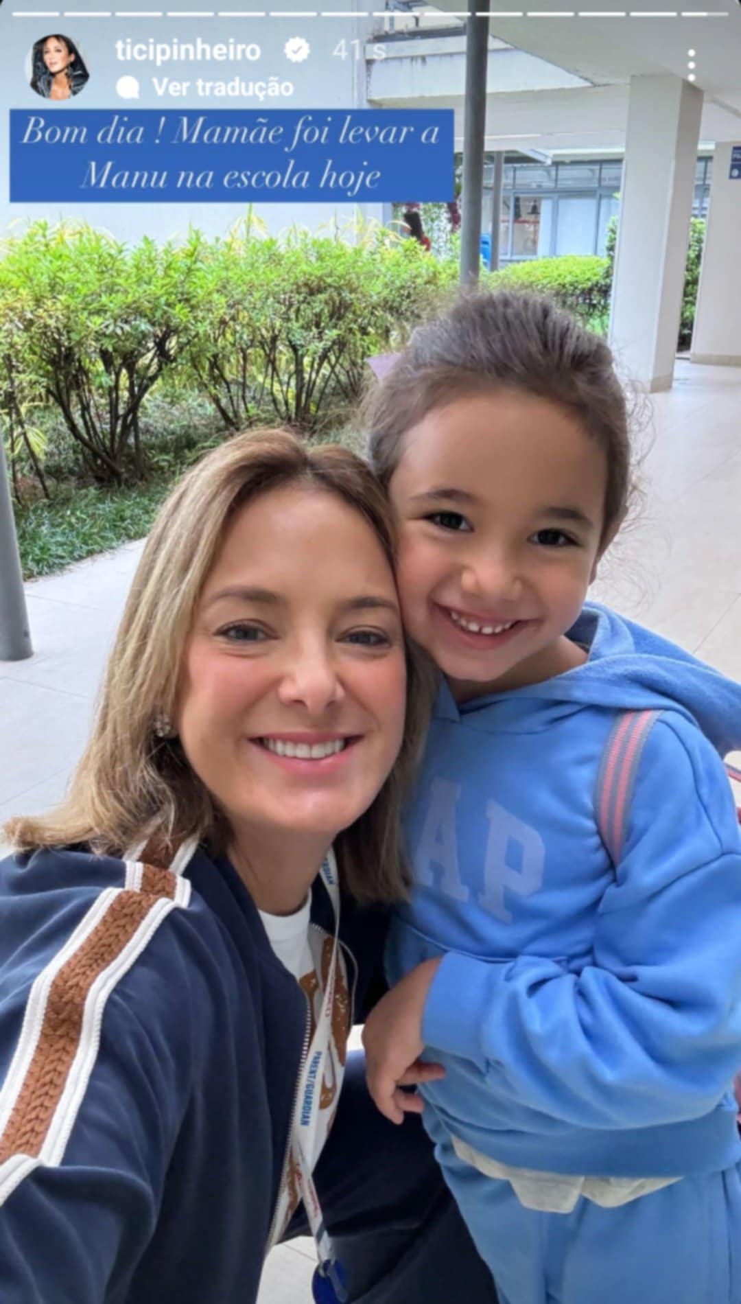 Ticiane Pinheiro leva filha caçula para escola e mostra encontro ...