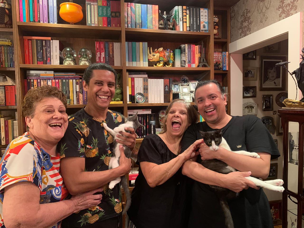 Rodrigo Fagundes se derrete ao falar das gatinhas Agatha e Emily ...