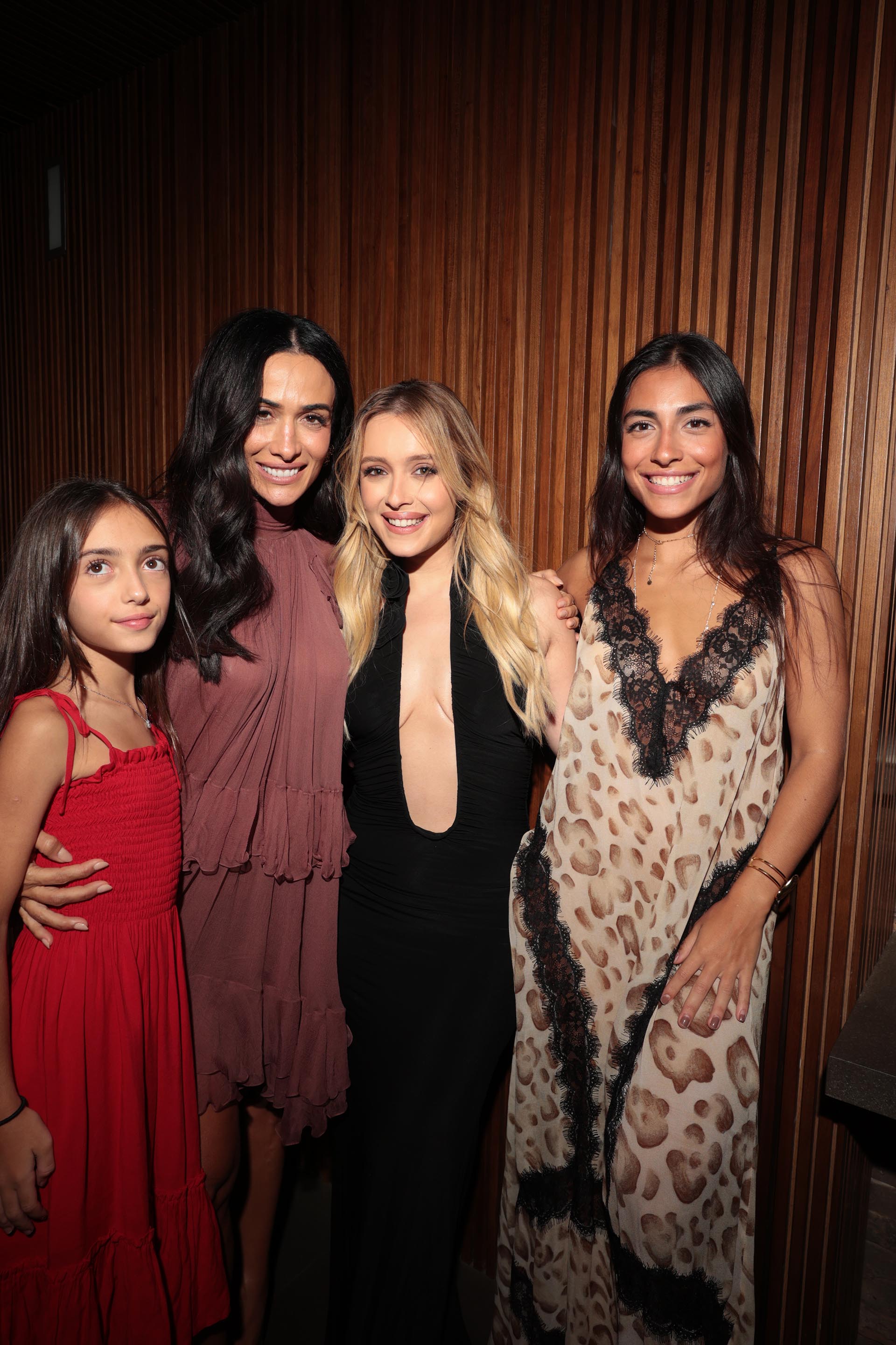 Silvia Braz ganha festa surpresa para celebrar seu aniversário - CARAS ...