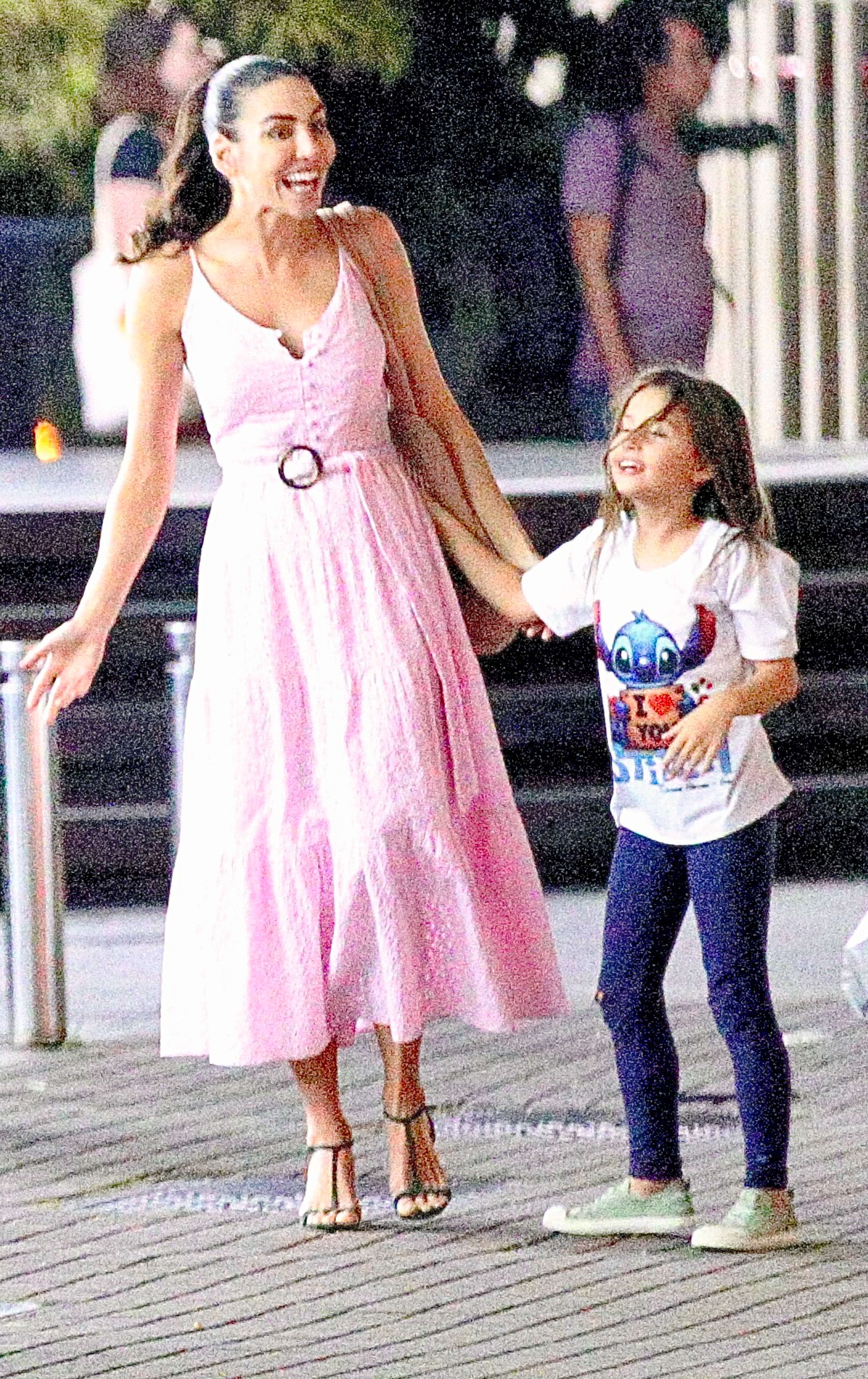 Mel Fronckowiak faz aparição rara com a filha em cinema no RJ - CARAS ...
