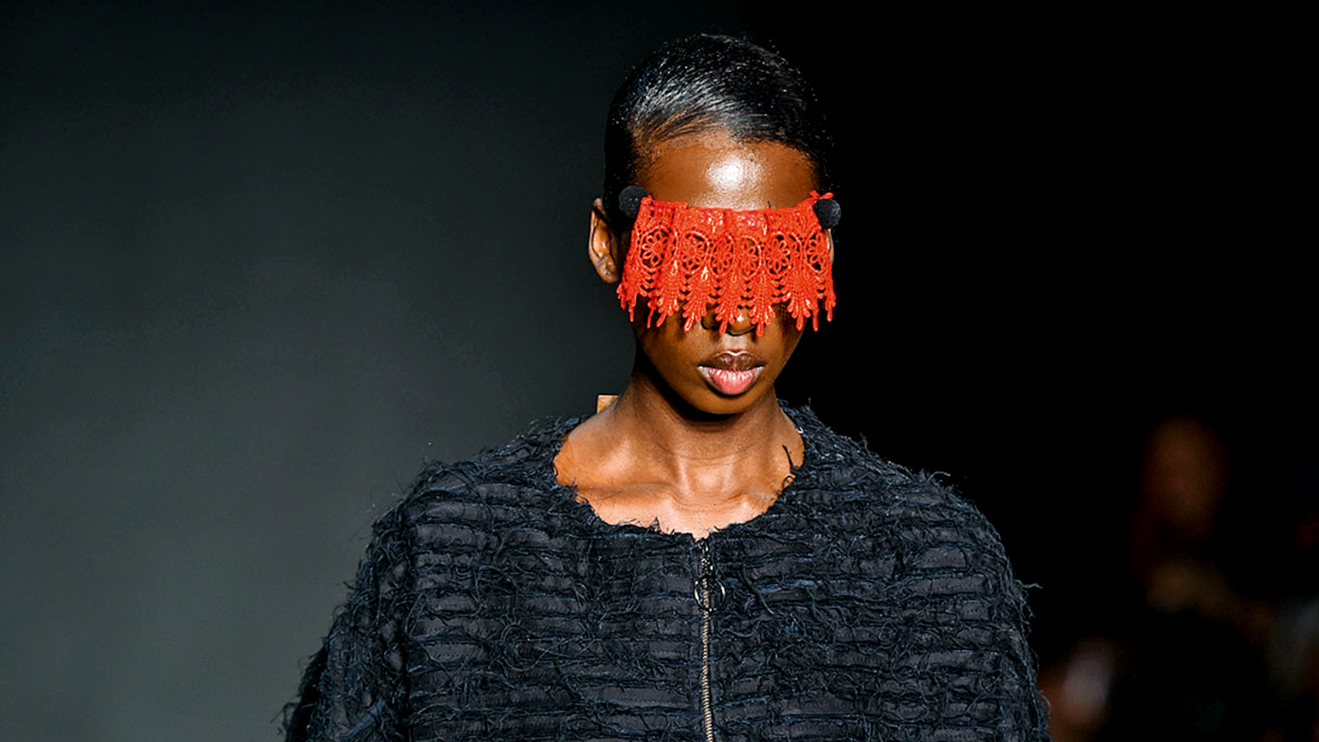 Estilista brilha na SPFW com desfile potente e moda feita de arte e ...