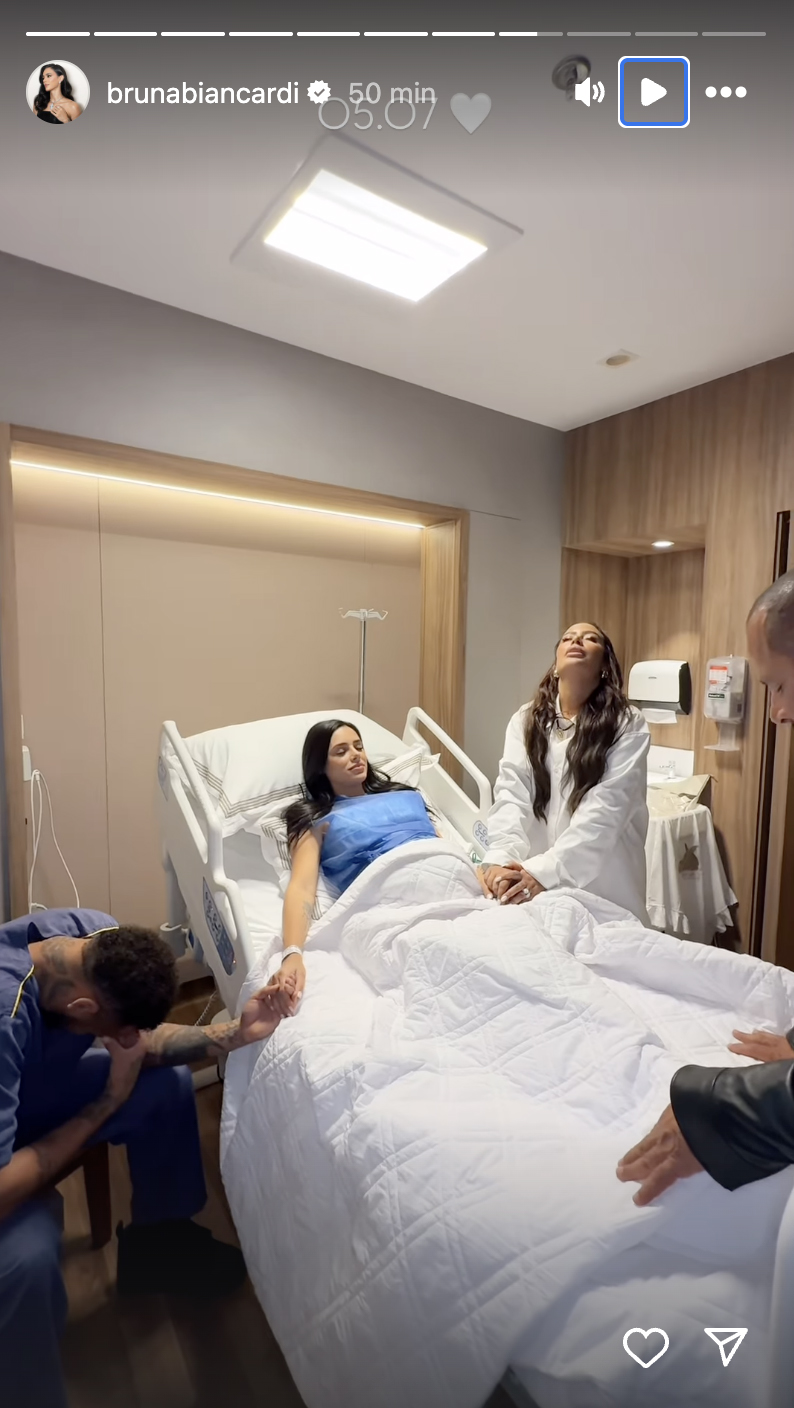 Bruna Biancardi exibe foto do ensaio newborn da filha Mel - CARAS Brasil