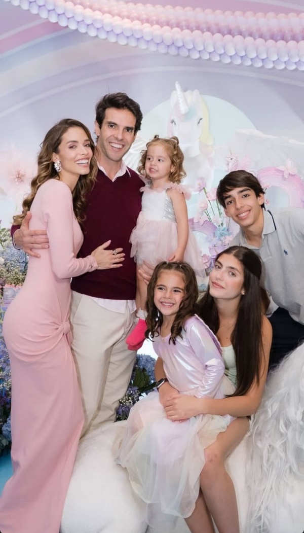 Mulher de Kaká mostra detalhes da festa luxuosa de aniversário da filha ...