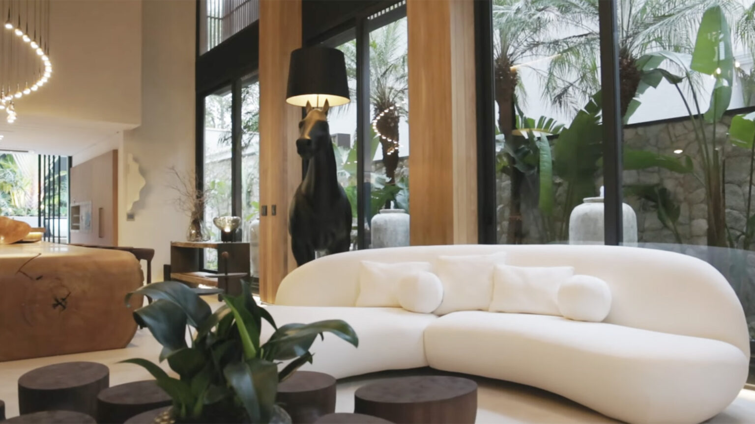 Casa luxuosa de Ana Castela: Conheça todos os cômodos da mansão - CARAS ...
