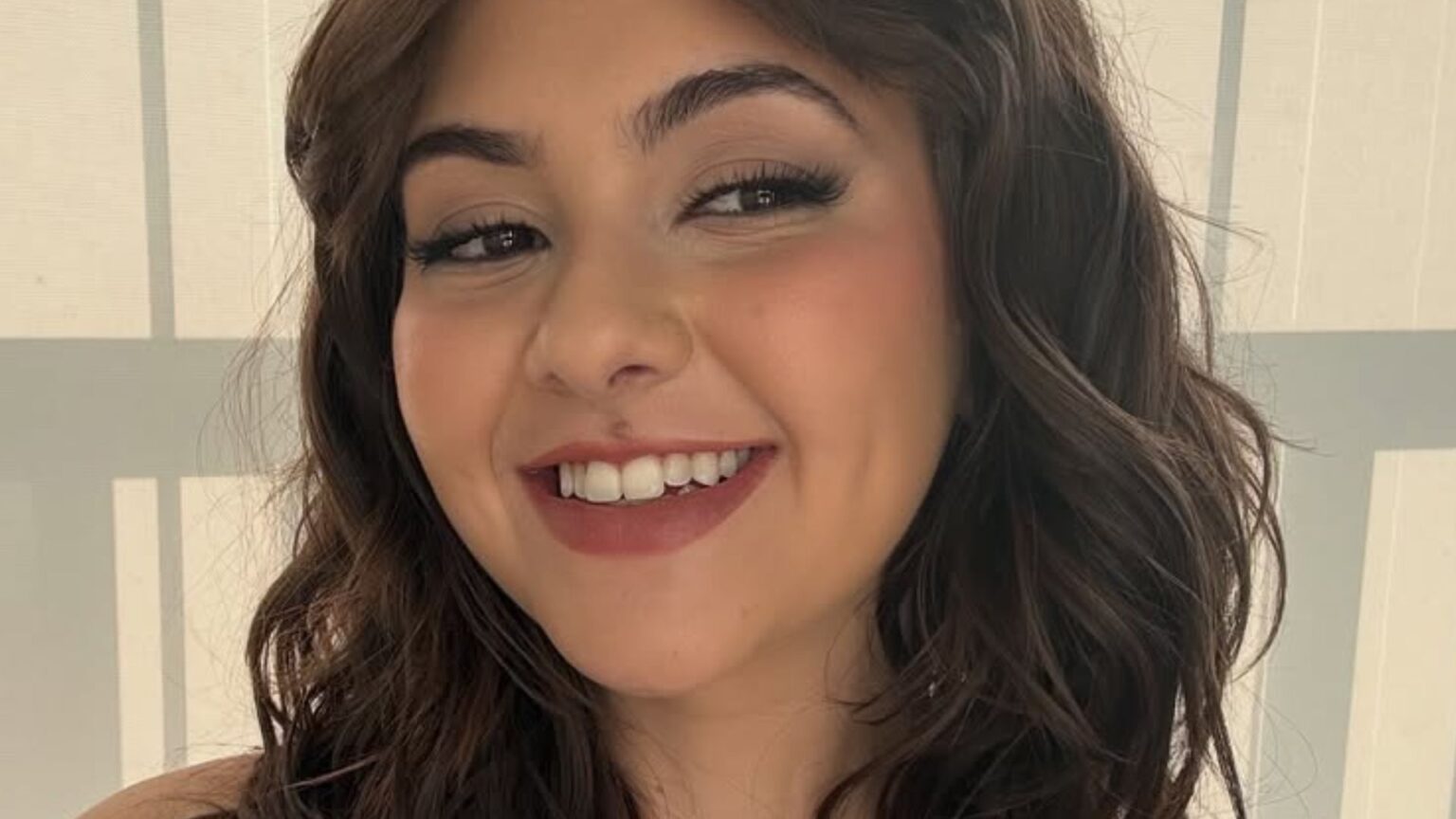 Klara Castanho renova o visual e choca ao surgir ruiva: 'Lá vamos nós ...