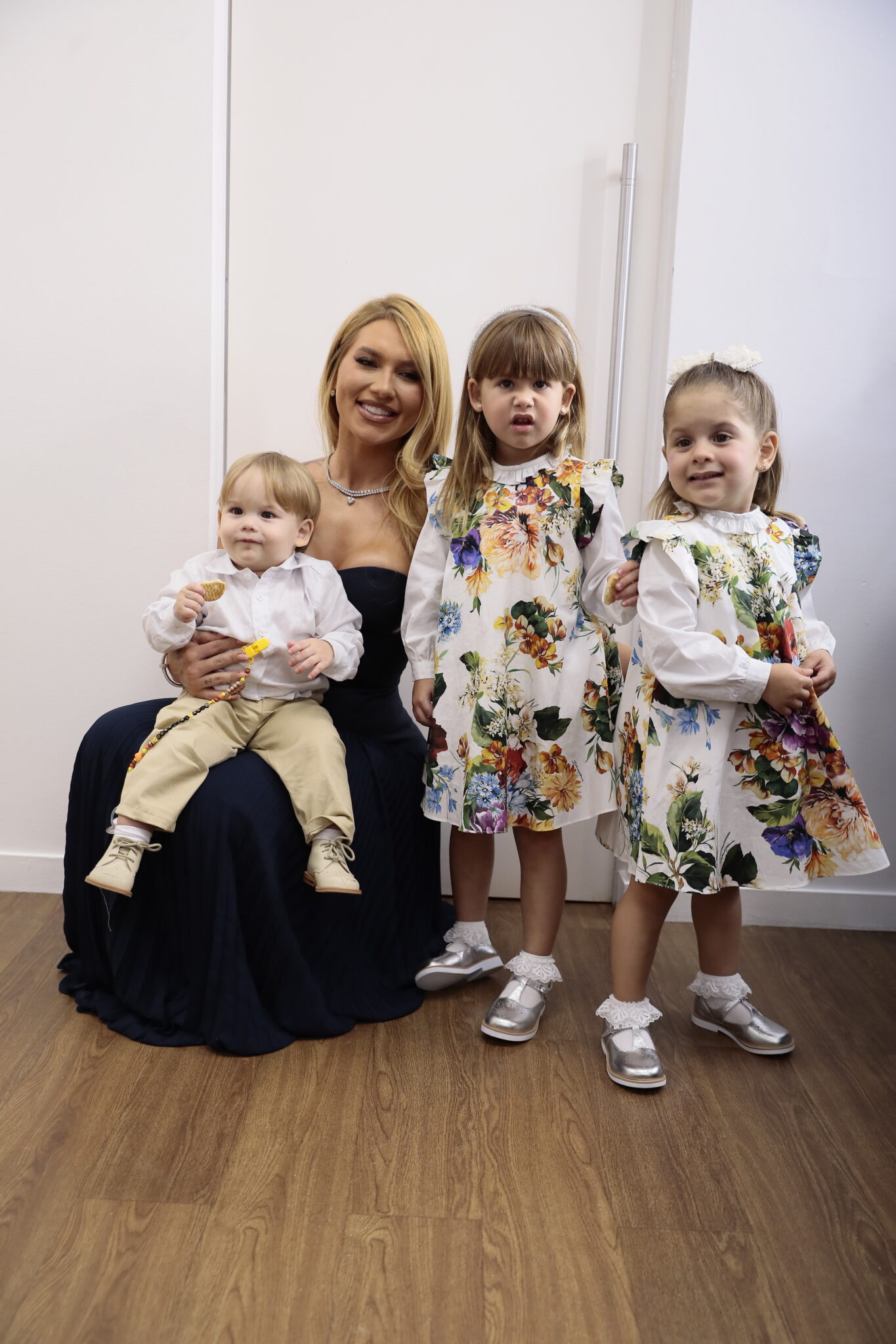 Saiba o preço dos looks das filhas de Virginia no Teleton - CARAS Brasil