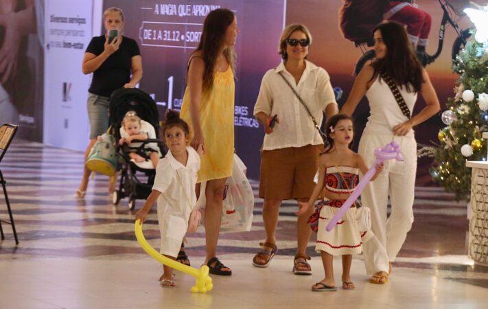Filhas de Nanda Costa esbanjam estilo em rara aparição em público ...