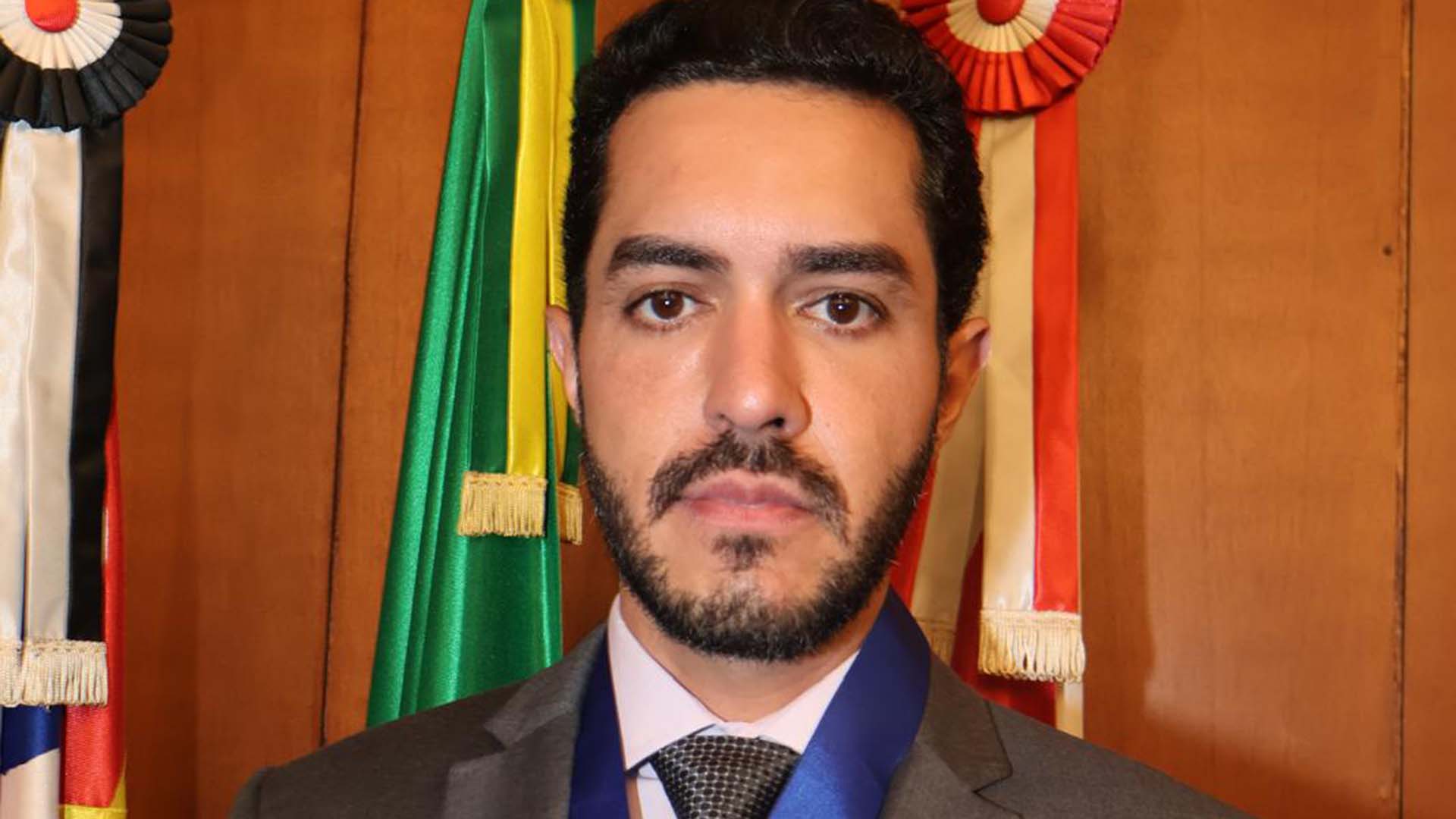 João Brasio recebe prêmio por seu perfil empreendedor - CARAS Brasil