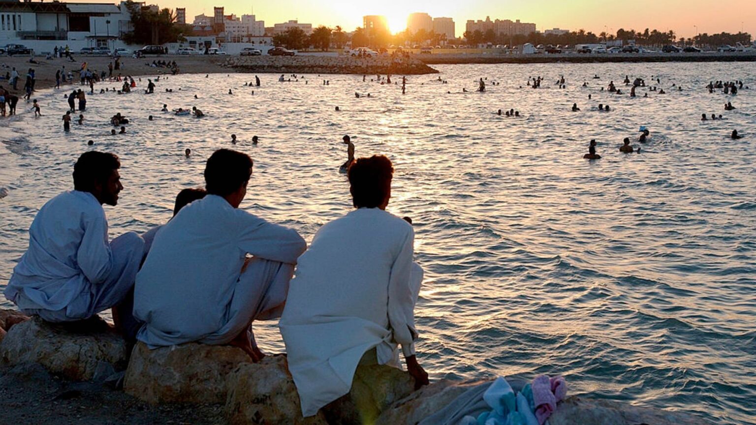 Como se vestir no Qatar? Conheça as regras de vestimentas do país árabe ...