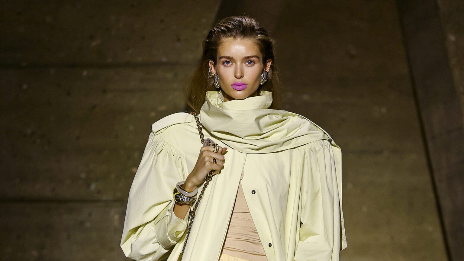 Estilista alemã encontra novas possibilidades para coleção da Chloé ...