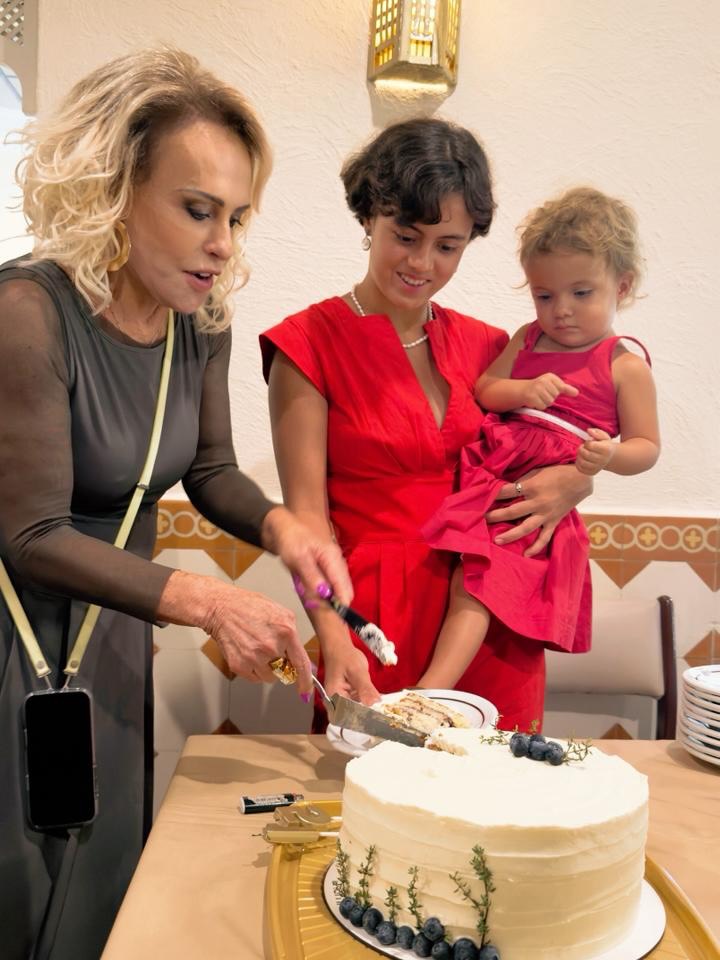 Neta de Ana Maria Braga celebra 15 anos com festa intimista; veja foto ...