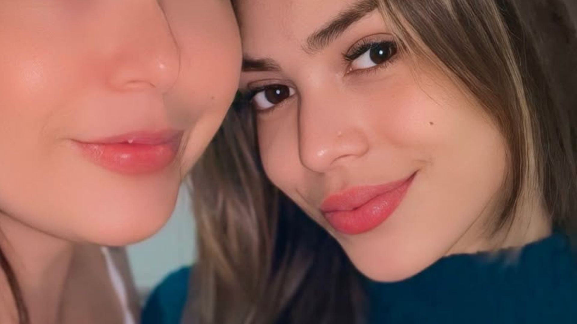 Mãe de Melody surge em foto rara com a cantora e semelhança impressiona ...