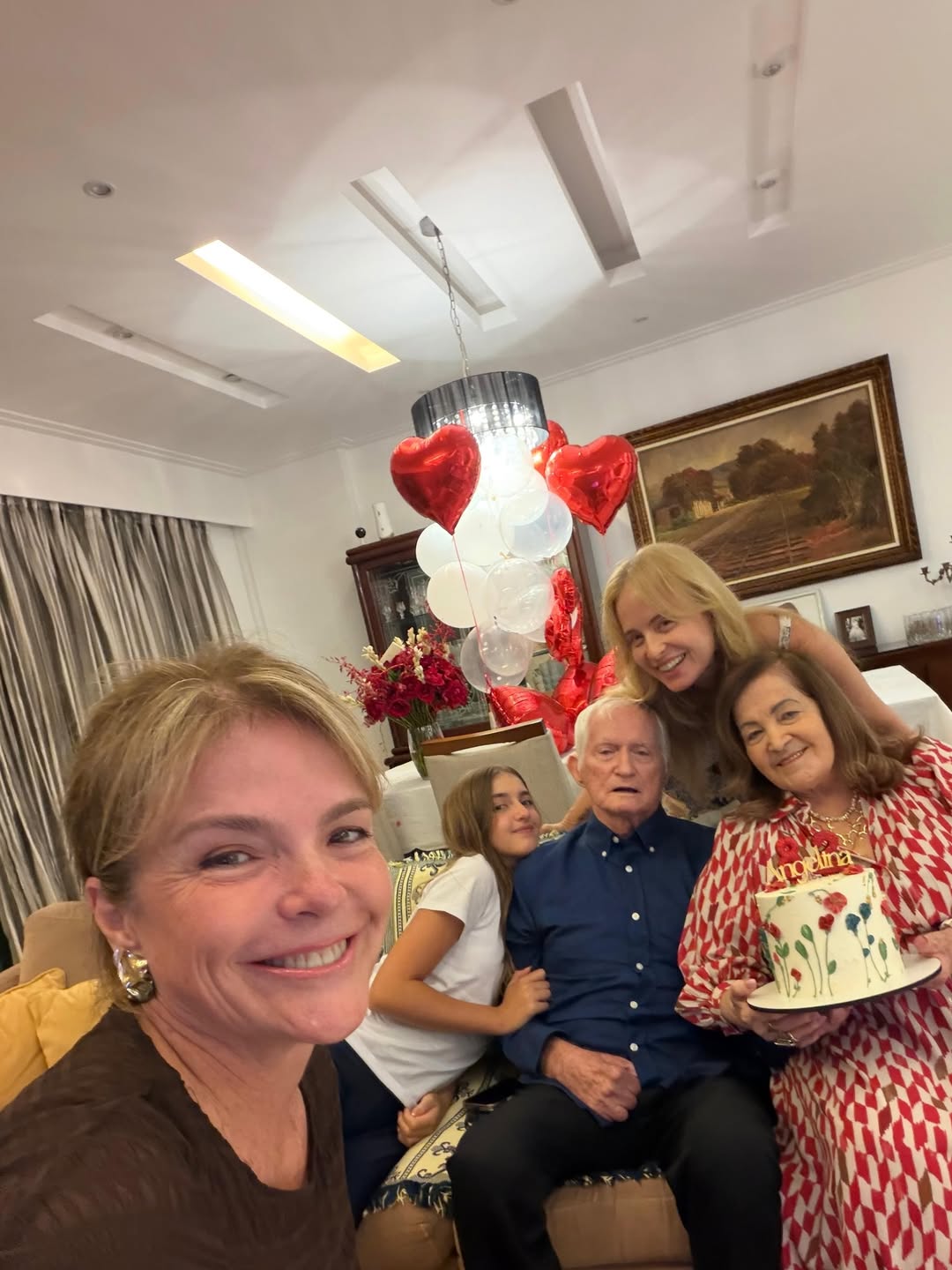 Angélica impressiona ao celebrar 82 anos da mãe com fotos inéditas ...