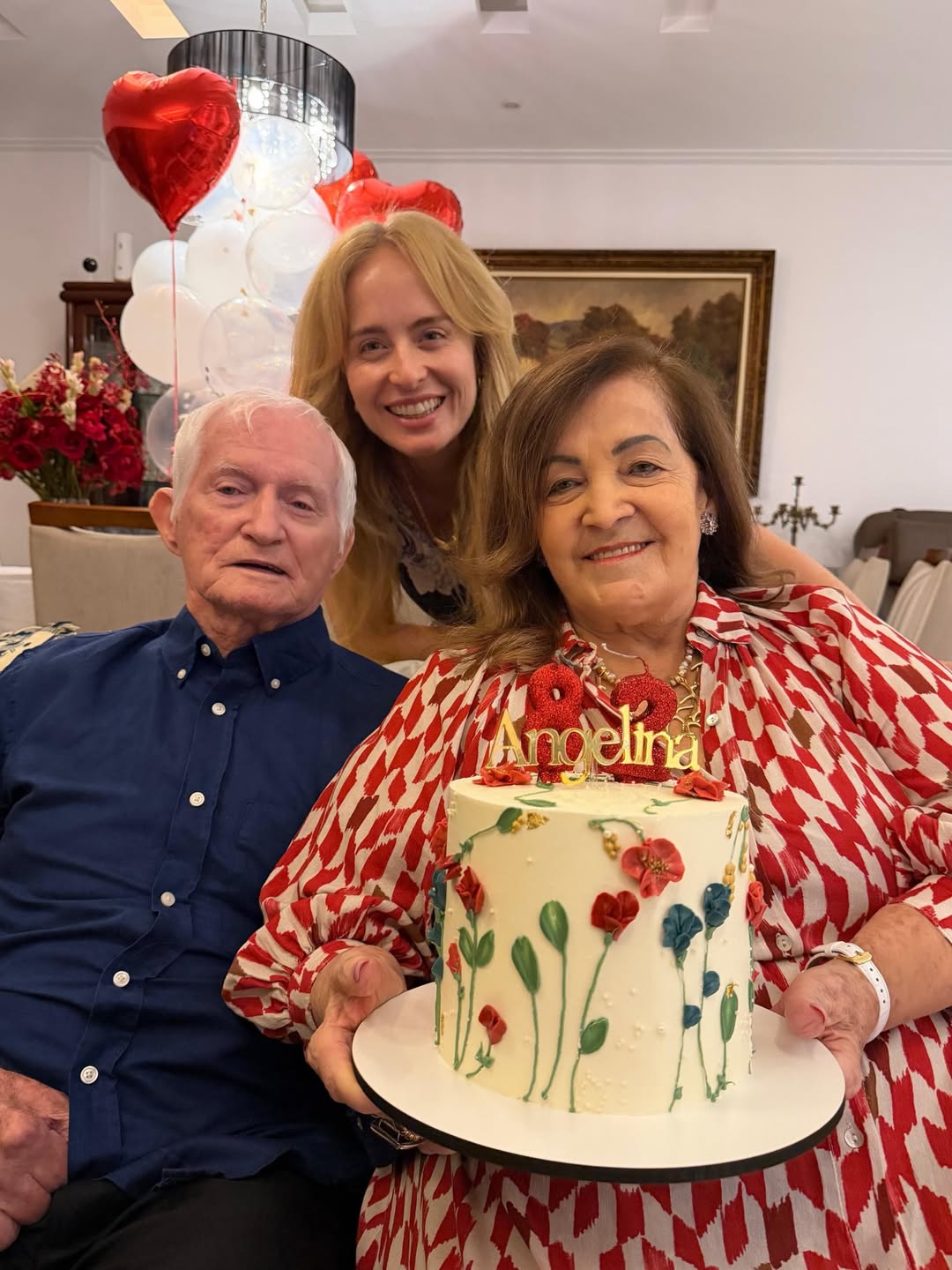 Angélica impressiona ao celebrar 82 anos da mãe com fotos inéditas ...