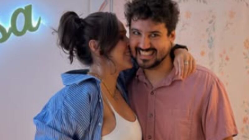 Na reta final da gravidez, Thati Lopes exibe barrigão em evento ...