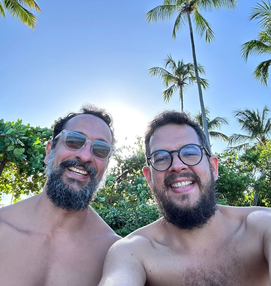 Aos 47 anos, ator que brilha na Globo vive romance há mais de uma ...