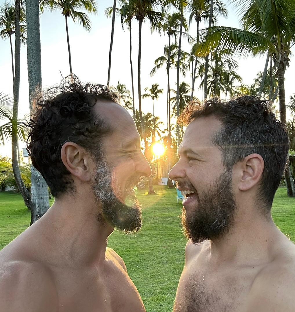 Aos 47 anos, ator que brilha na Globo vive romance há mais de uma ...