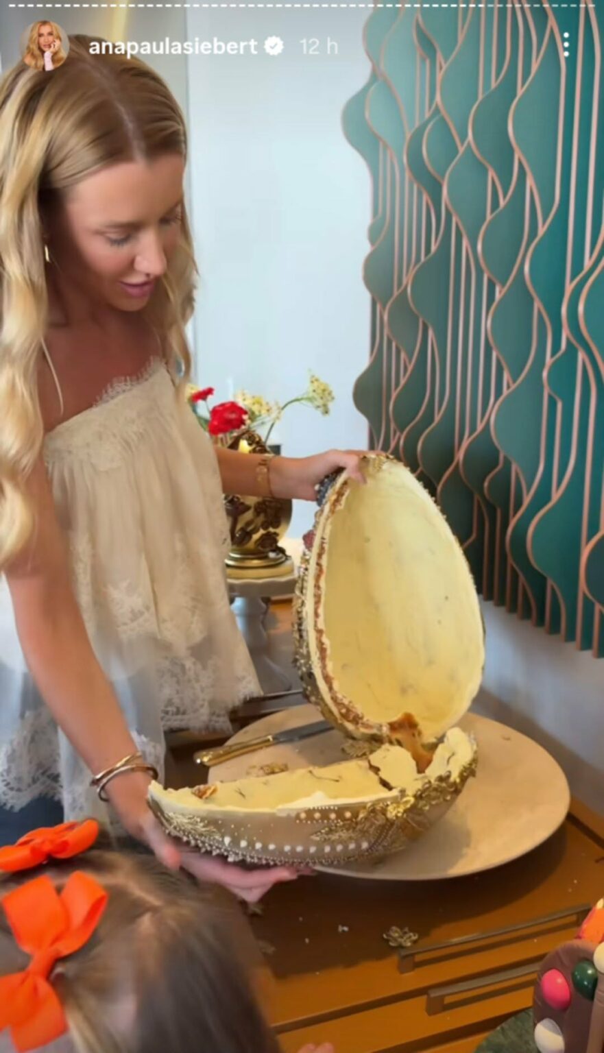 Ana Paula Siebert mostra detalhes de sua Páscoa luxuosa com ovo de R ...