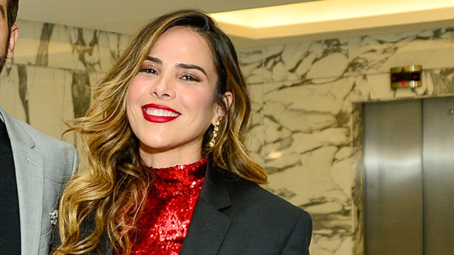 Aos 43 anos, Wanessa Camargo faz rara aparição com novo namorado em ...