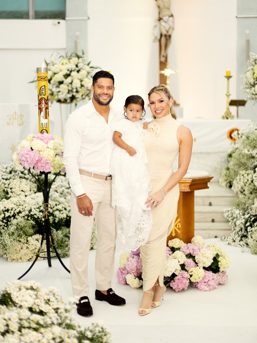 Hulk Paraíba e a esposa batizam a filha caçula de 2 anos: 'Nos caminhos ...