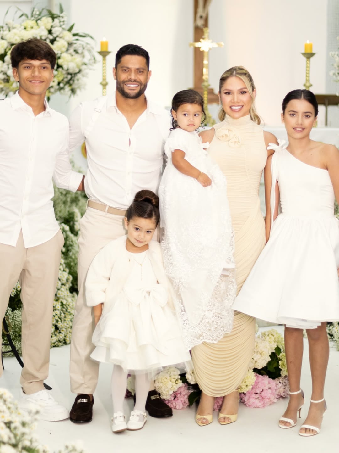 Hulk Paraíba e a esposa batizam a filha caçula de 2 anos: 'Nos caminhos ...