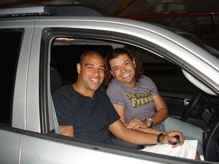 Adriano visita o amigo David Brazil - CARAS Brasil