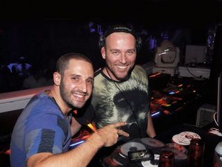 Novo CD: Steps Over My Dance Floor - CARAS Brasil