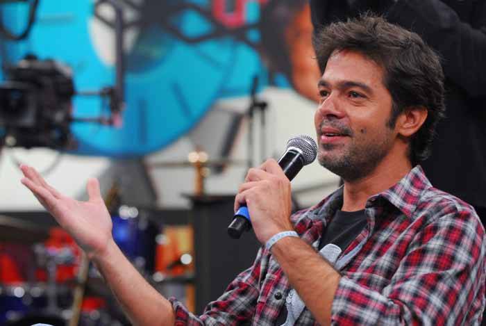 Bruno Mazzeo festeja sucesso no cinema - CARAS Brasil