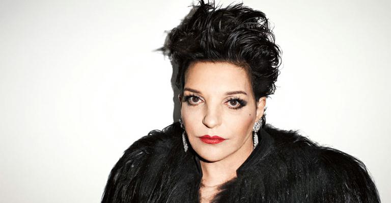 Aos 65, Liza Minelli faz ensaio ousado - CARAS Brasil