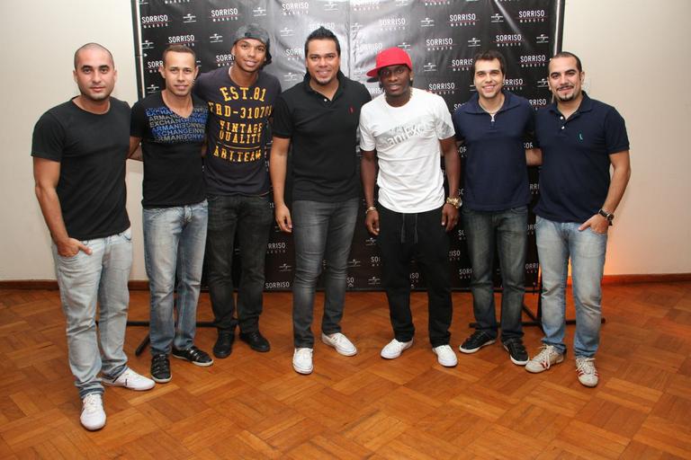 Confira os famosos que foram ao show do Sorriso Maroto no Rio - CARAS ...