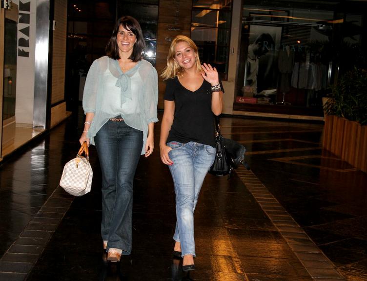 Thaís Fersoza e Fernanda Pontes: passeio de amigas - CARAS Brasil