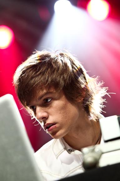 Dudu Surita discoteca em festival de música - CARAS Brasil