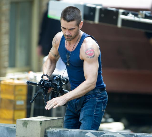 Colin Farrell exibe boa forma em set de filmagens - CARAS Brasil