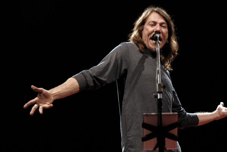 Lenine leva seu show 'Chão' ao interior paulista - CARAS Brasil