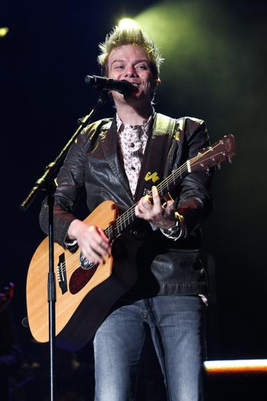 Michel Teló se apresenta na Arena Anhembi, em São Paulo - CARAS Brasil