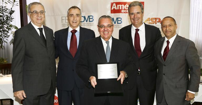 Roberto Cortes recebe homenagem em São Paulo - CARAS Brasil