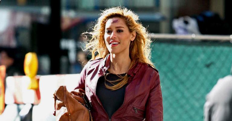 Rebecca da Costa grava cenas de ação em Nova York - CARAS Brasil