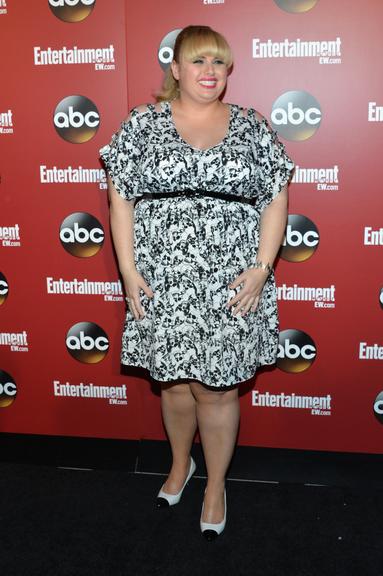 Moda plus size: Veja o estilo da atriz Rebel Wilson - CARAS Brasil