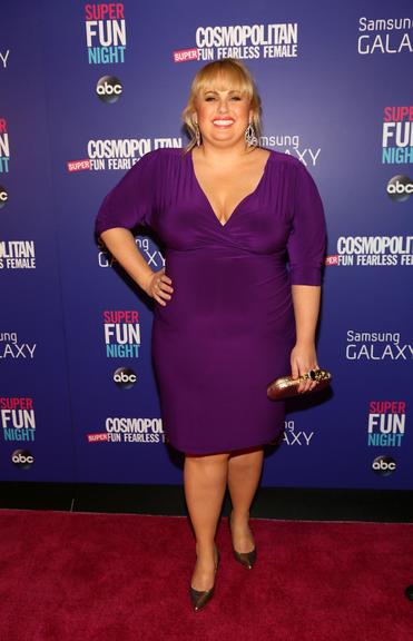 Moda plus size: Veja o estilo da atriz Rebel Wilson - CARAS Brasil